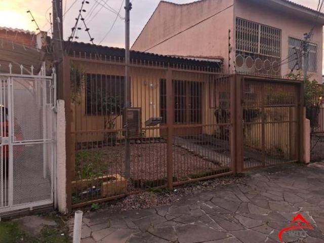 Casa com 104 m2, c/2 dorms depend. empreg com banh. vaga 2 carros, canil, Bair