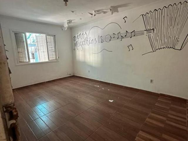 Casa com 108m2 a venda no bairro Harmonia em Canoas com varanda
