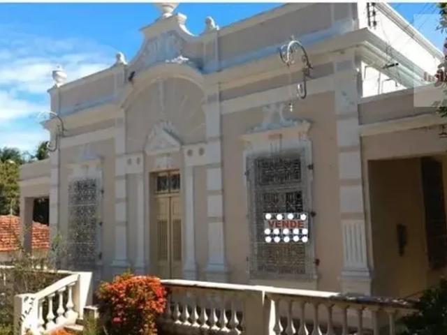 Casa com 10 Quartos e 5 banheiros à Venda, 1100 m² por R$ 1.900.000