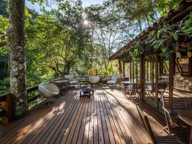 Casa com 10 Quartos para venda ou aluguel, 569m² Correas