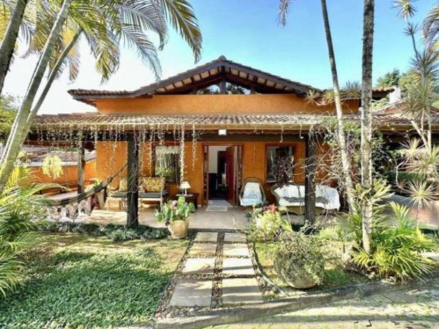 Casa com 1100 m² terreno, 3 quartos á Venda, Chácara Vale do Rio Cotia Granja Viana porteira fechada
