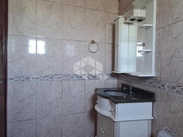 Casa com 110m², 3 dormitórios, 2 vagas de garagem no bairro Cinquentenário