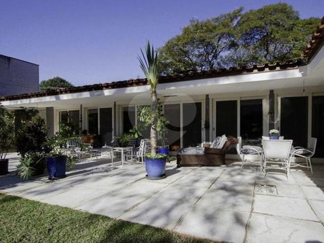 Casa com 1184 m² e 3 quartos à venda em Alto de Pinheiros
