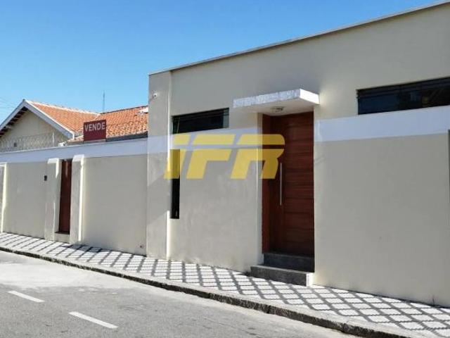 Casa com 11 salas à venda, 190 m² por R$ 680.000 Centro Taubaté/SP