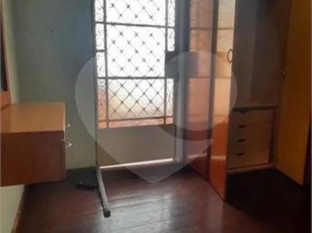 Casa com 120m2, 3 quartos, sala, cozinha, 2 banheiros, edícula e 1 vaga