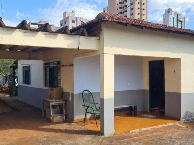 Casa com 120m2 de Construcao em Terreno Amplo.