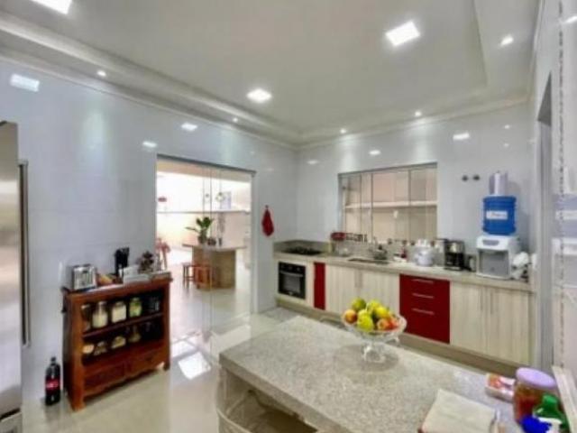 Casa com 125 m² e 2 quartos à venda no Centro