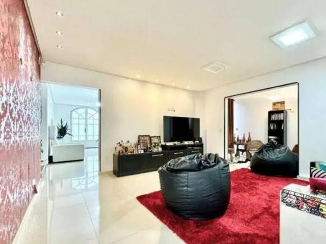 Casa com 125 m² e 3 quartos à venda no Centro