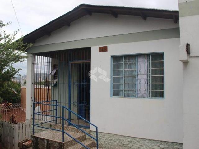 Casa com 130 m² com 4 dormitórios, sala, cozinha ampla e iluminada