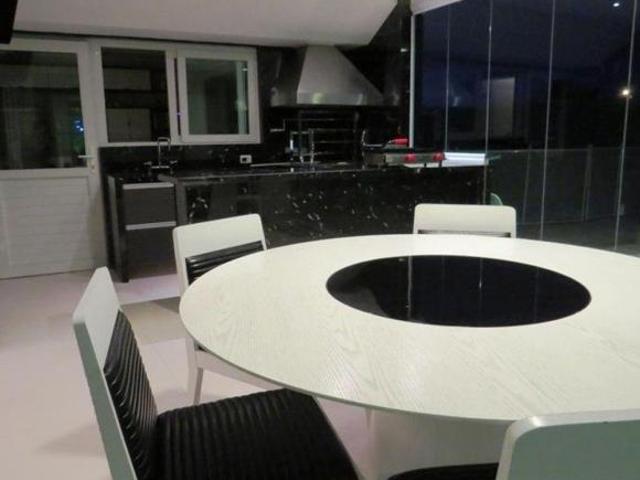Casa com 130 m² e 3 quartos à venda no Centro