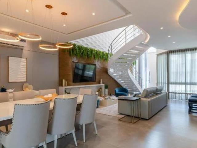 Casa com 140 m² e 3 quartos à venda no Centro