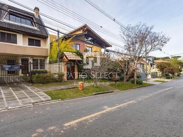 Casa com 141 m², 3 quartos sendo 1 suíte à venda no bairro Mercês