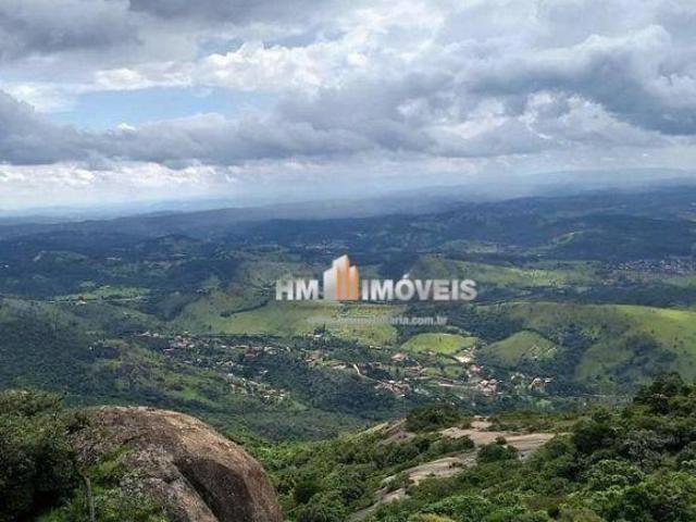 Casa com 147 m², 3 suítes, 2 salas, área gourmet, 2 vagas cobertas, piscina, paisagismo, quintal, in