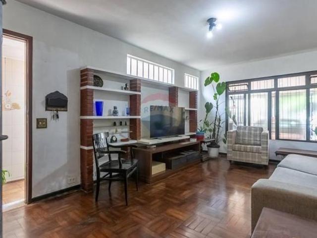 Casa com 149 m², 3 quartos, 4 banheiros e cozinha ampla