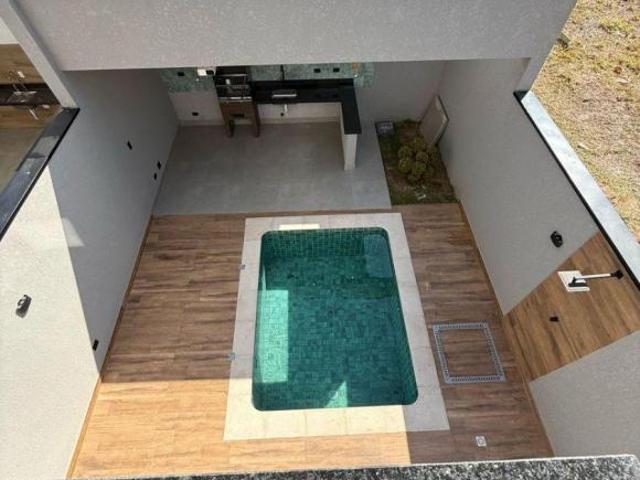 Casa com 150 m² e 3 quartos uma suíte e duas vagas de garagem e piscina à venda em Villas do Jaguari