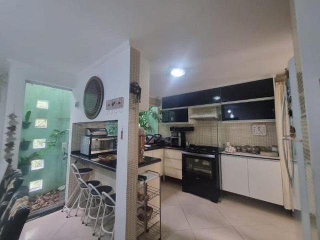 Casa com 150 m² e 3 quartos à venda em Jardim Arpoador