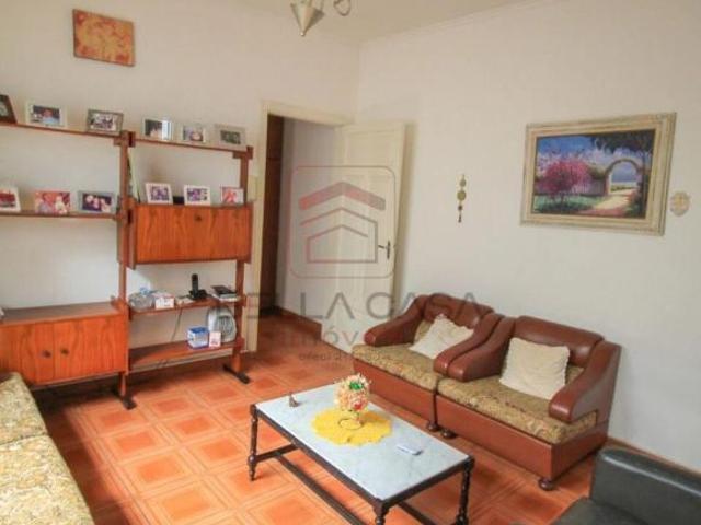 Casa com 150m a venda, 3 quartos e 2 vagas