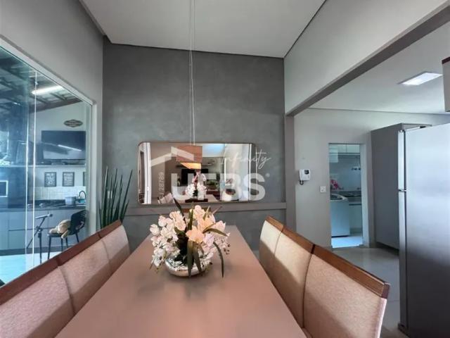 Casa com 150m² 3 quartos à venda no bairro Laranjeiras