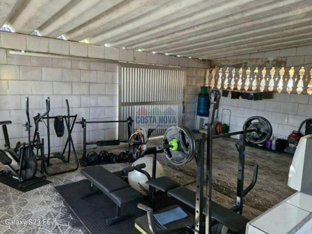 Casa com 157m², são 2 quartos, 2 banheiros, garagem para 3 carros. Bairro Esplanada dos Barreiros