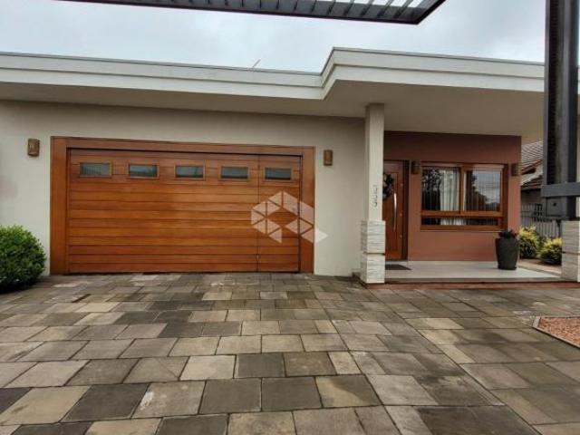 Casa com 158,53m² com quiosque no Bairro Santa Catarina