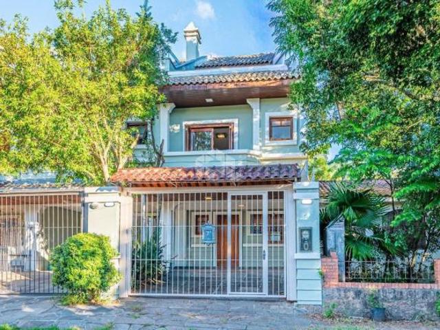 Casa com 158m², 3 dormitórios, 1 suíte com sacada e 2 vagas Tristeza / ZS POA