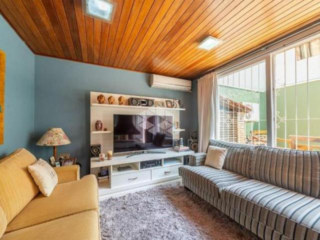 Casa com 159,46m², próximo ao calçadão de Ipanema com 3 dormitórios, 1 suíte master
