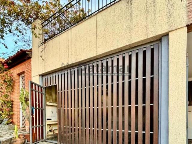 Casa com 160m² em rua fechada no Jardim Olympia