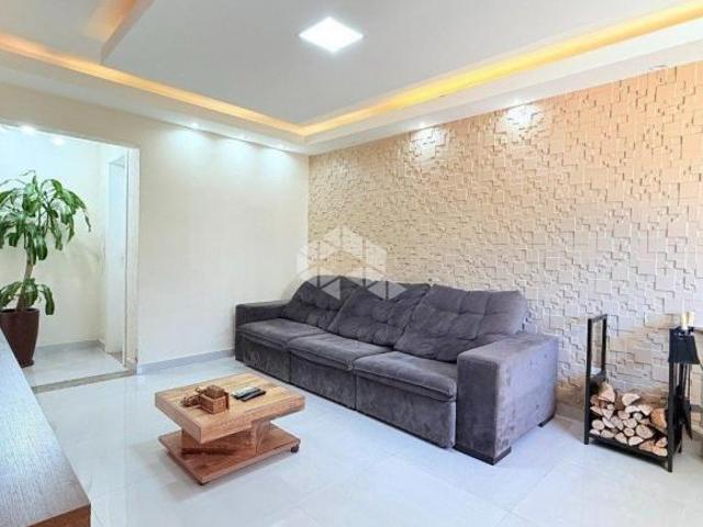Casa com 162,97m2, 03 dormitórios, suite e 02 vagas no bairro Hípica