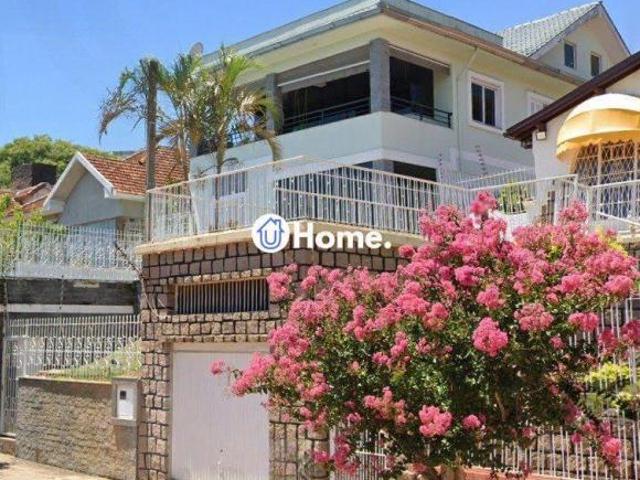 Casa com 167m², 4 dormitórios, 2 suítes, 2 vagas no bairro Santa Tereza