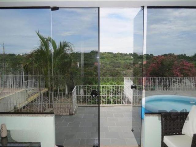 Casa com 167m², 4 dormitórios, 2 suítes, 2 vagas no bairro Santa Tereza
