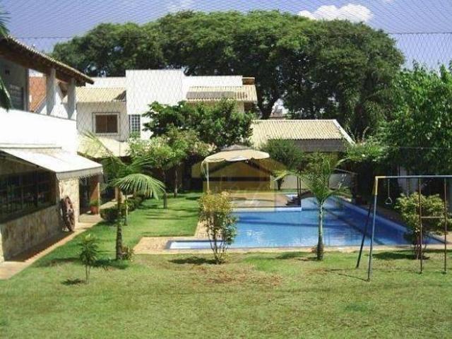 Casa com 1700 metros de terreno,05 dorm e 06 vagas