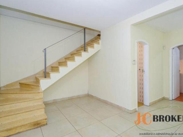 Casa com 170m² de área útil, 2 dormitórios, 2 vagas