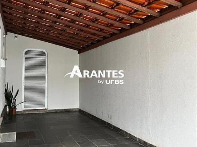 Casa com 171m² 4 quartos à venda no bairro Cazeca