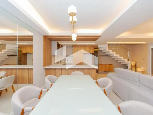 Casa com 172 m², 3 quartos sendo 1 suíte para alugar no bairro Santa Felicidade