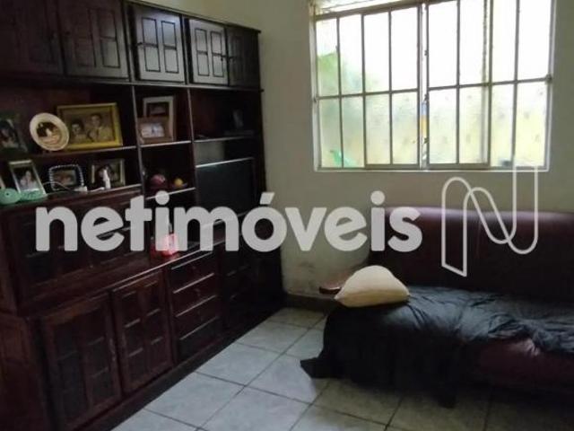 Casa com 176 m²  Sendo 3 Quartos com Edícula nos fundos e vaga para 3 carros