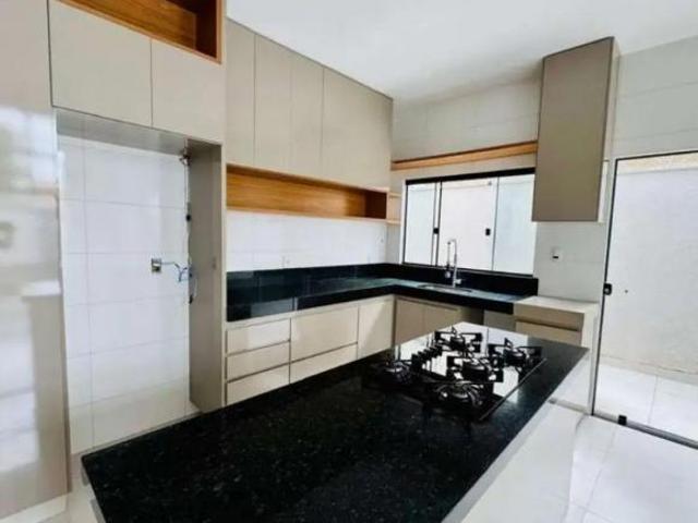 Casa com 180 m² e 3 quartos à venda no Centro
