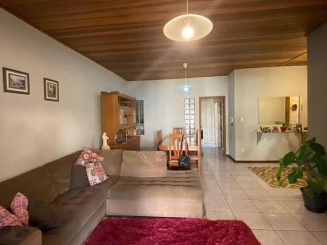 Casa com 180 m² e 3 quartos à venda no Vila Yolanda