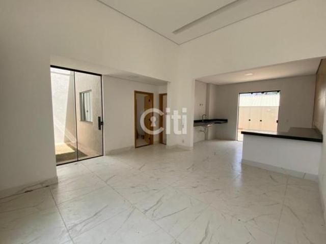 Casa com 180 m² e 3 quartos à venda bairro Lundcea