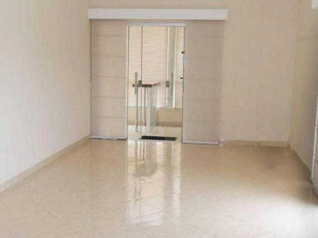 Casa com 180 m² e 3 quartos à venda em Jardim das Flores