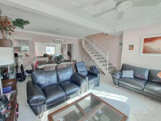 Casa com 180 m² e 3 quartos à venda em Jardim das Vertentes