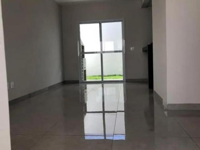 Casa com 180 m² e 3 quartos à venda em Vila Andeyara