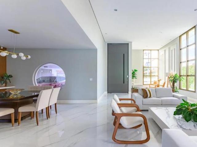 Casa com 180 m² e 4 quartos à venda em Jardim Cerejeiras