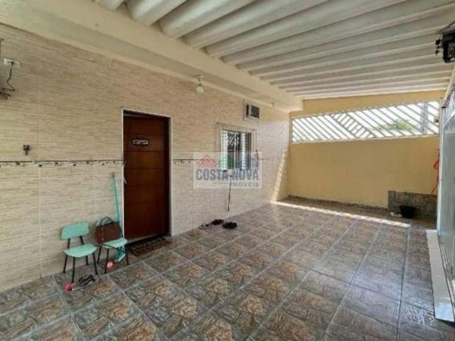 Casa com 180m² à venda em São Vicente. 3 dormitórios, 1 suíte, garagem para 3 carros