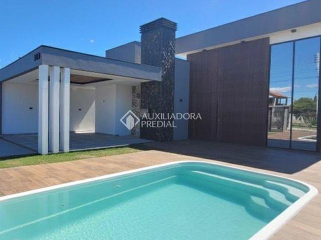 Casa com 180m², terreno 13x30 em Arroio do Sal