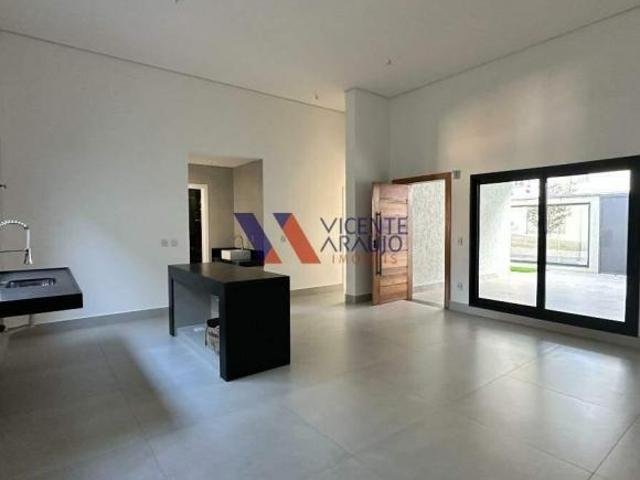 Casa com 183m²: Cozinha com Ilha, Espaço Gourmet e 4 Vagas a 5 min do Centro
