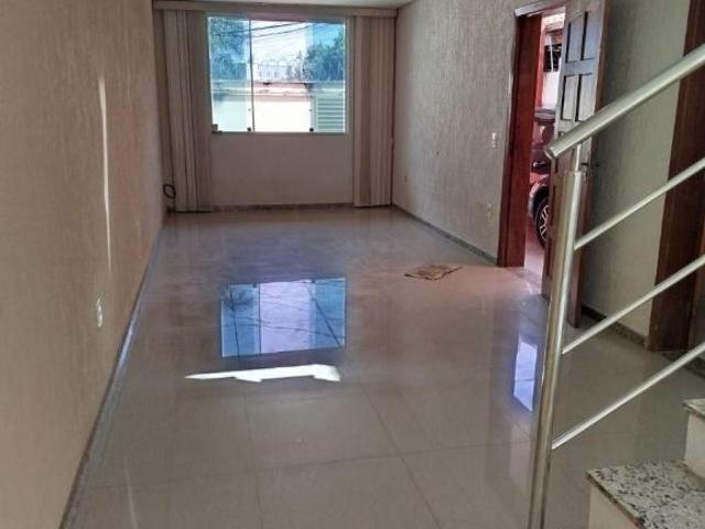 Casa com 185 m² e 3 quartos à venda no Jardim Imperial