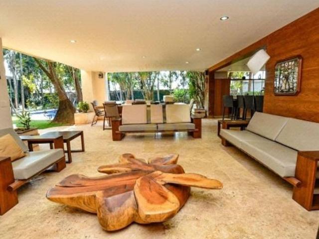 Casa com 1880 m², 5 quartos sendo 5 suítes à venda no bairro Jardim Cordeiro