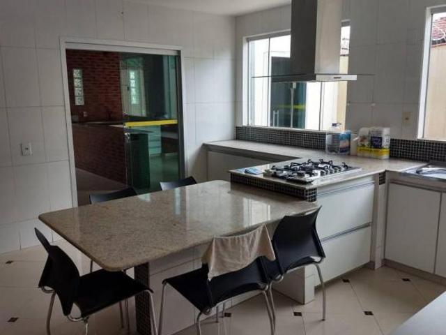 Casa com 189 m², 4 quartos, suítes e área de lazer à venda na Vila Fontana