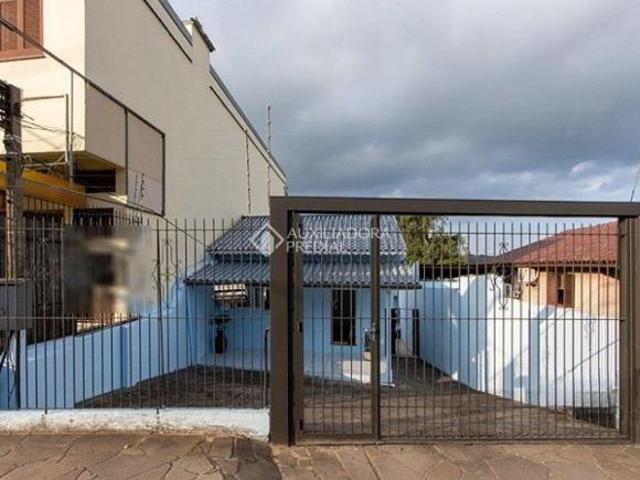 CASA com 190m² de área privativa ótima para residência ou comercial