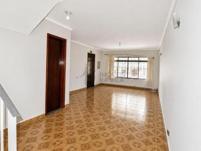 Casa com 196m² quintal e churrasqueira próxima ao Metrô Santa Cruz